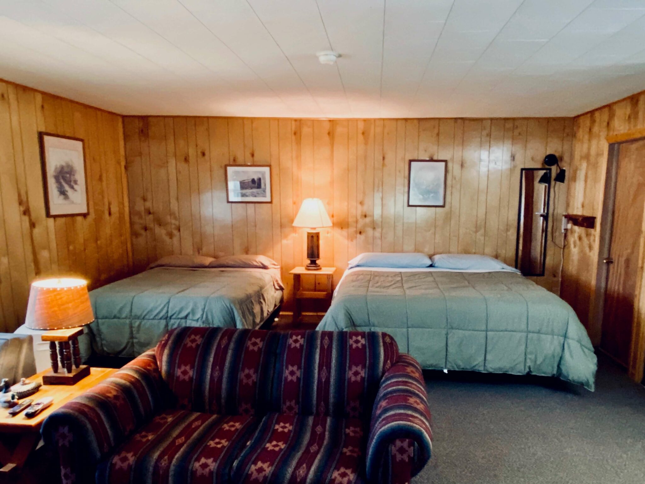ROOMS – Little Pine Motel